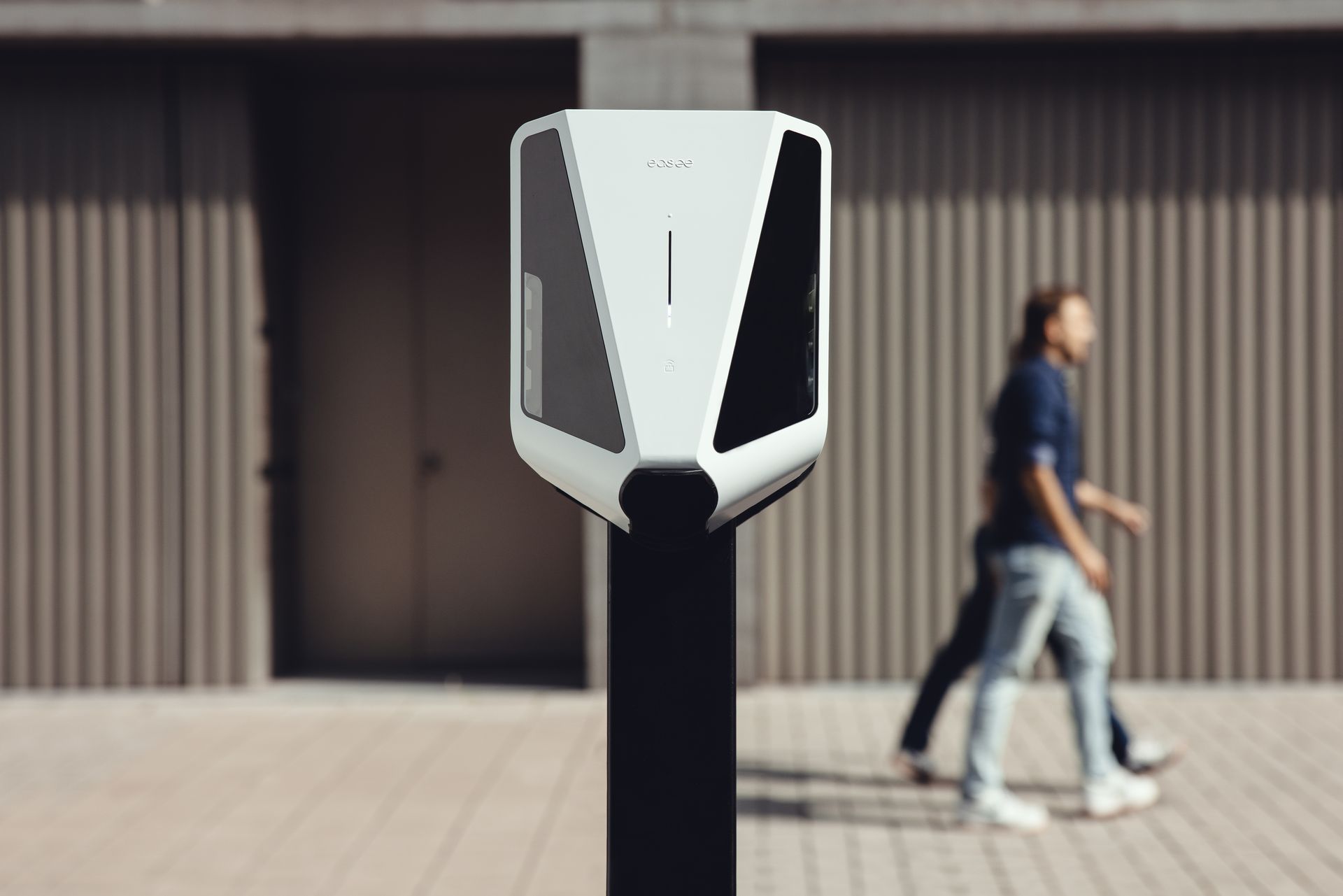 Easee Charge Max – MID-zertifizierte Ladestation mit V2X-Hardware